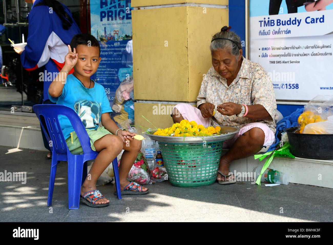 Thai boy and flower merchant , Bangkok , Thailand Stock Photo - Alamy