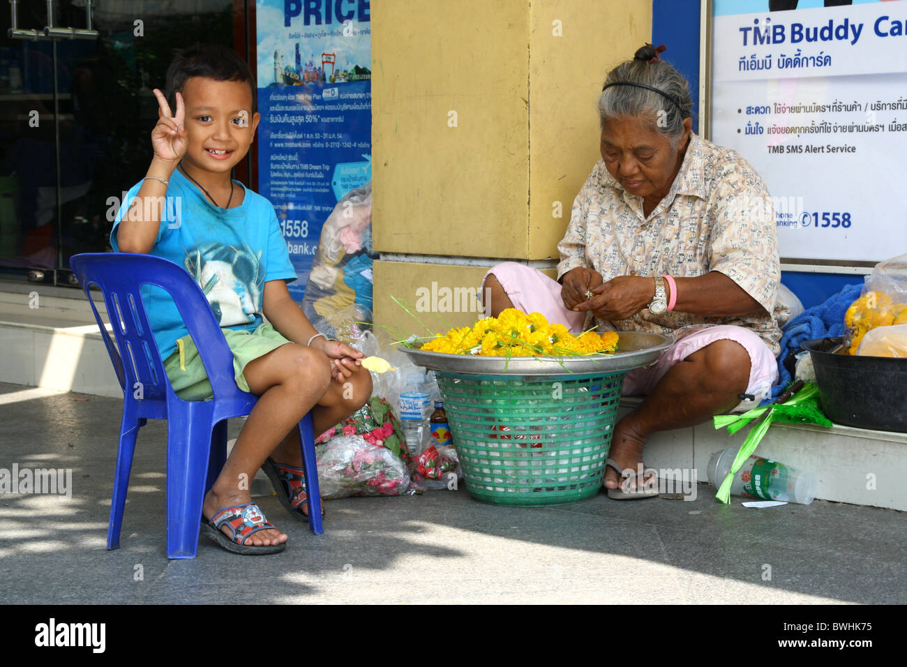 Thai boy and flower merchant , Bangkok , Thailand Stock Photo - Alamy
