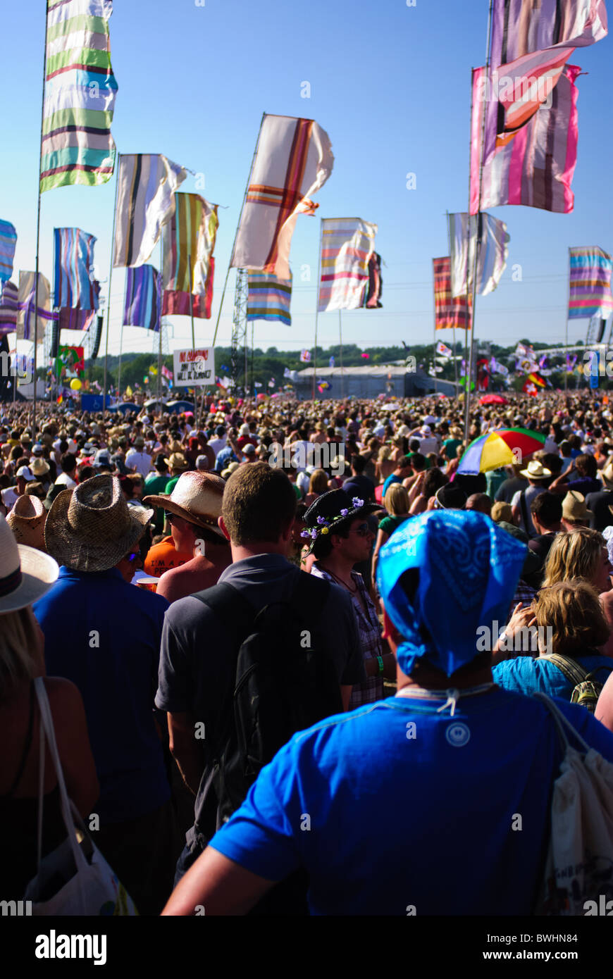 Crowds at the Pyramid stage, Glastonbury music festival 2010 Stock ...