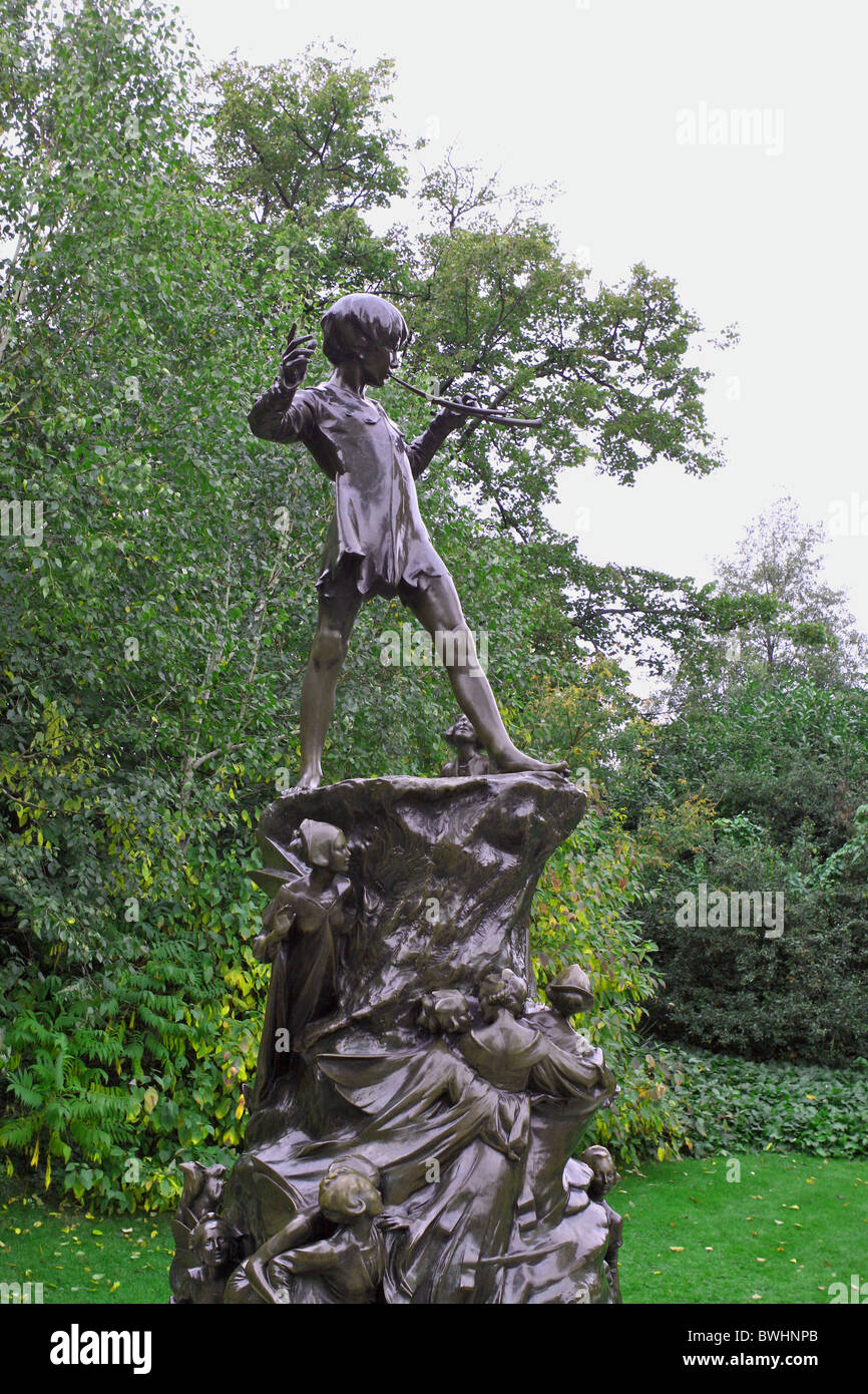 Peter pan statue hyde park hi-res stock photography and images - Alamy