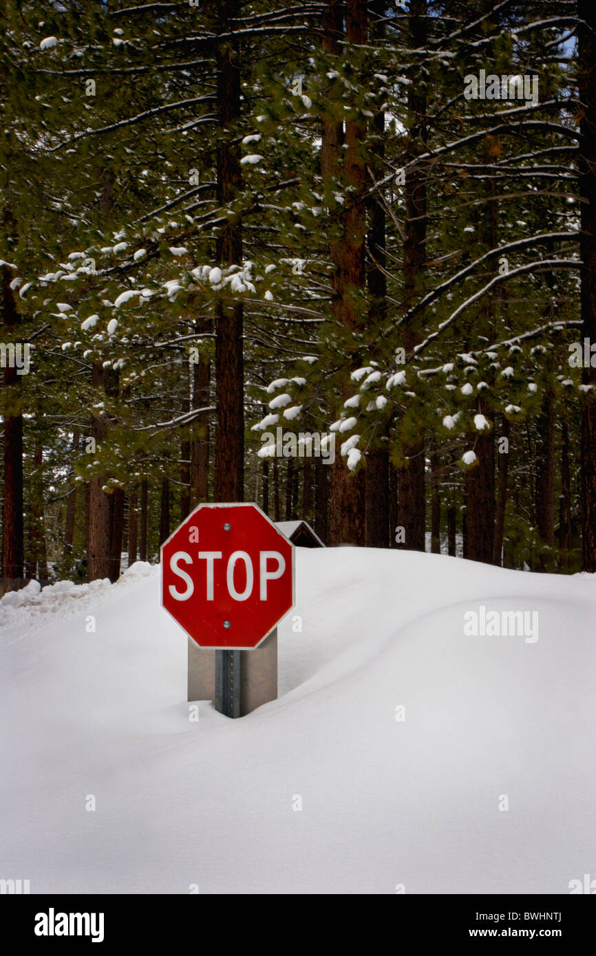Traffic signs and snow hi-res stock photography and images - Alamy