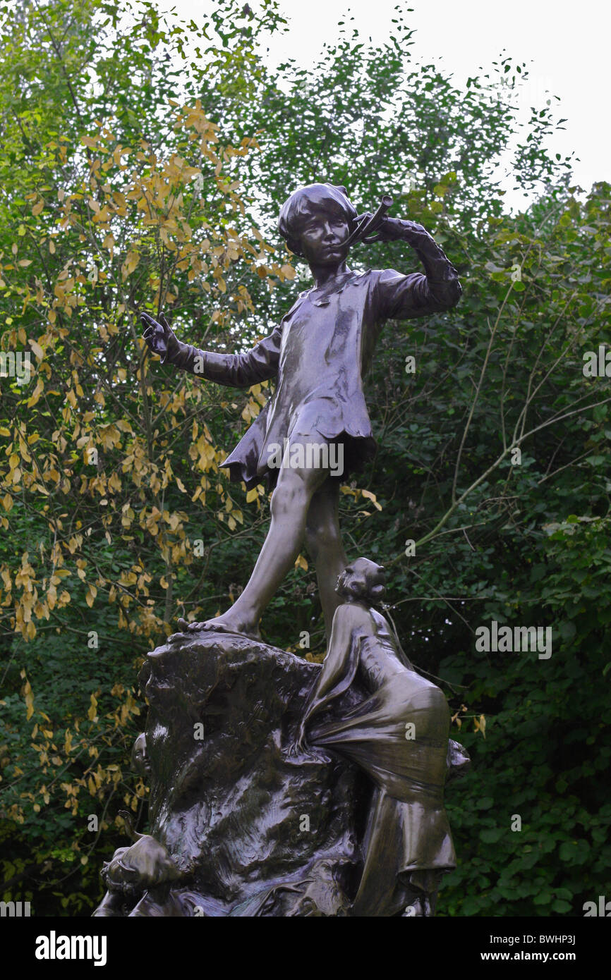 Peter pan statue hi-res stock photography and images - Alamy
