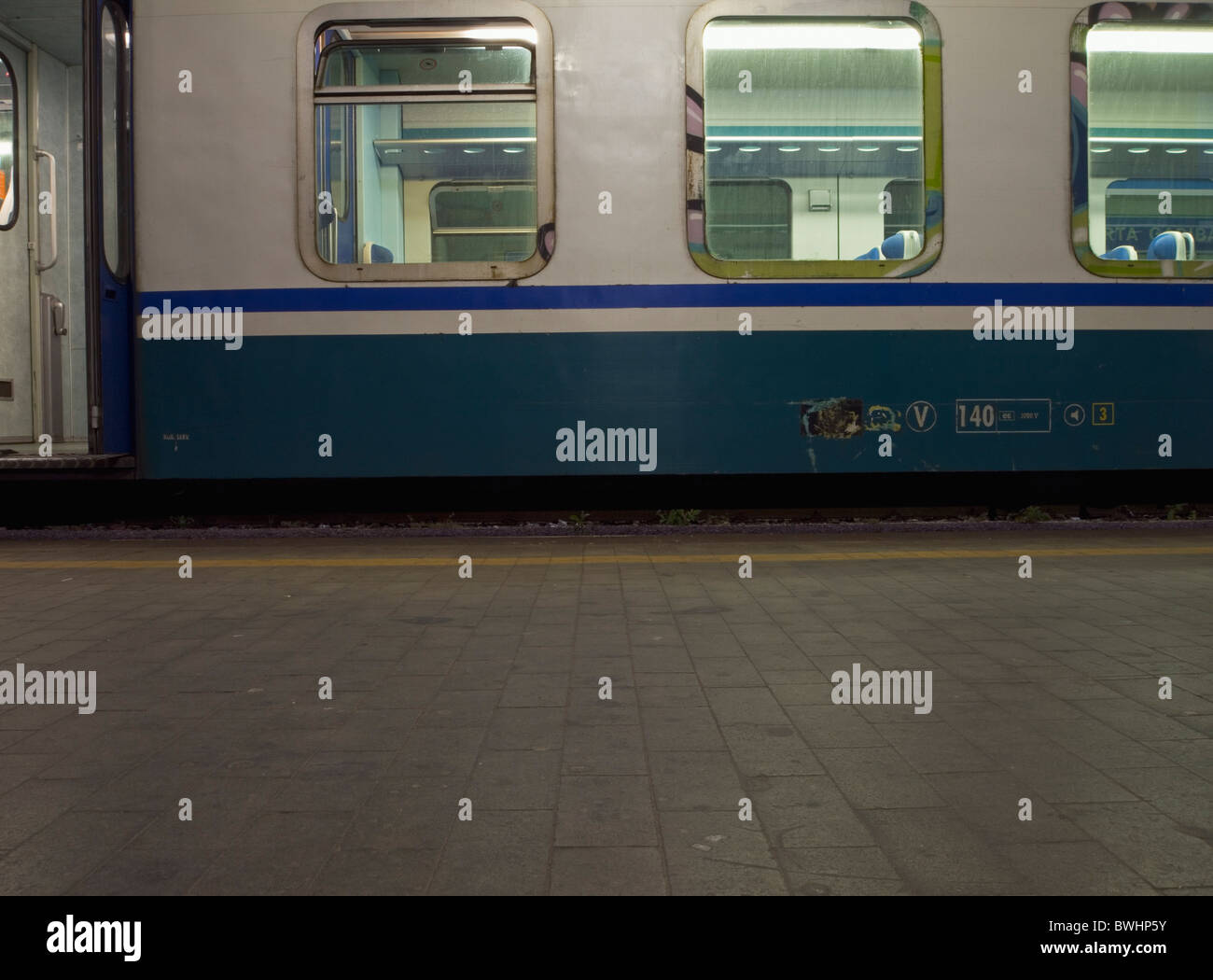 train station platform at night Stock Photo - Alamy