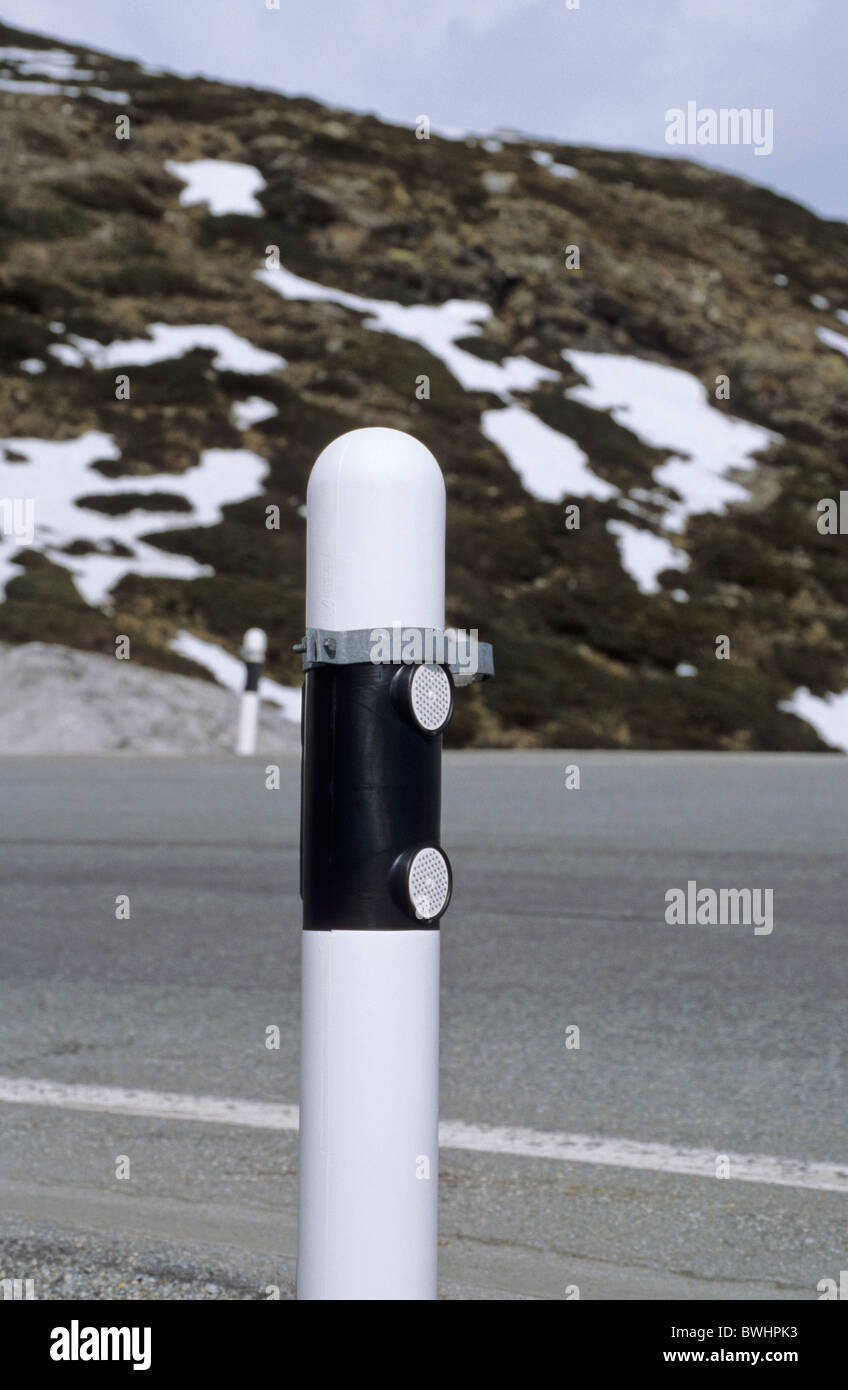 road marker post in mountain road Stock Photo - Alamy