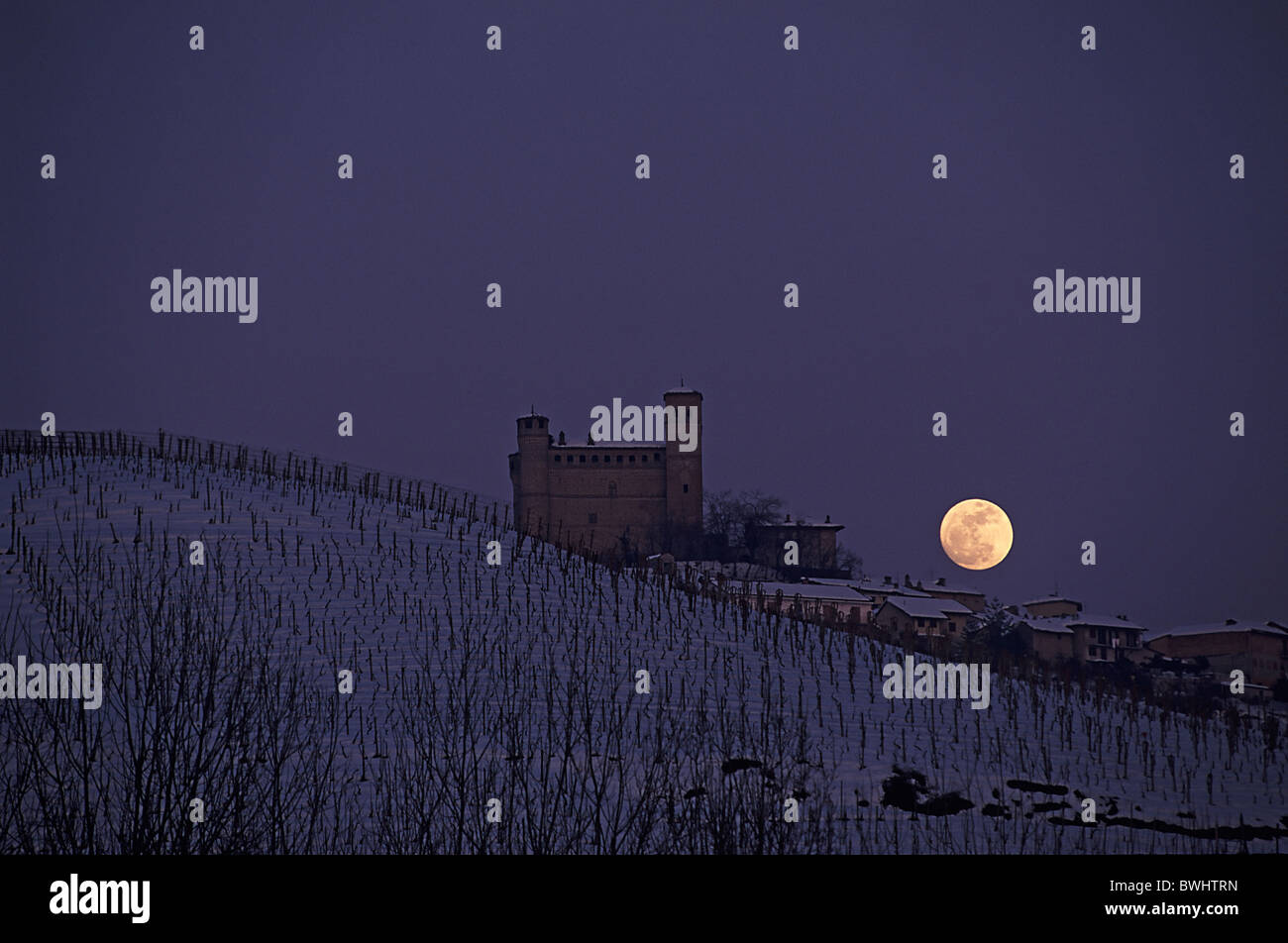 Serralunga d'Alba castle fortress full moon at night night village ...