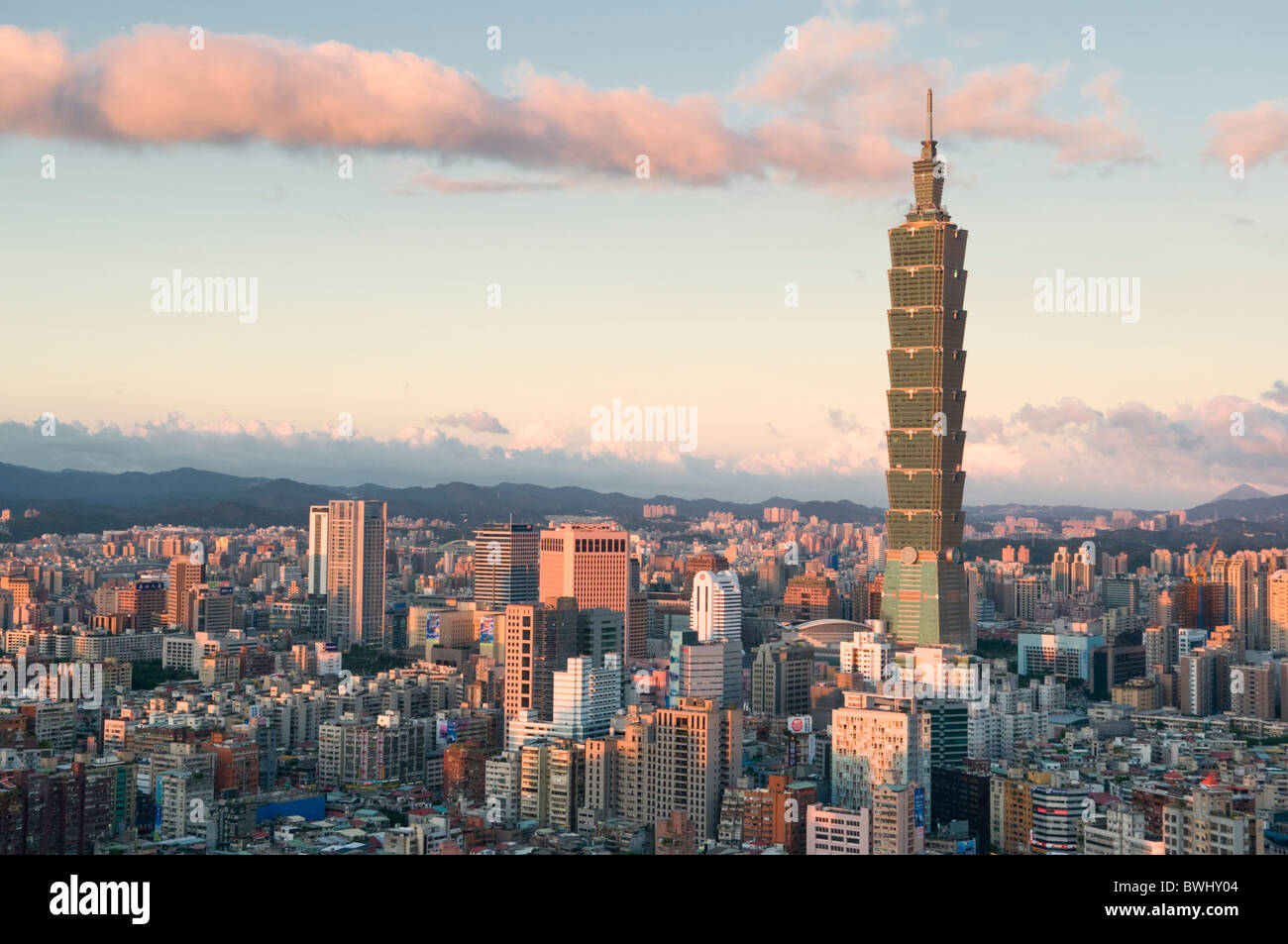 Taipei 101 building hi-res stock photography and images - Alamy
