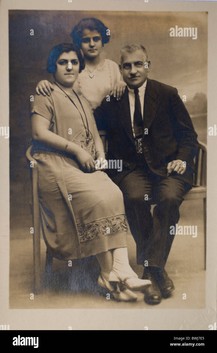 Old fashioned family photo hi-res stock photography and images - Alamy
