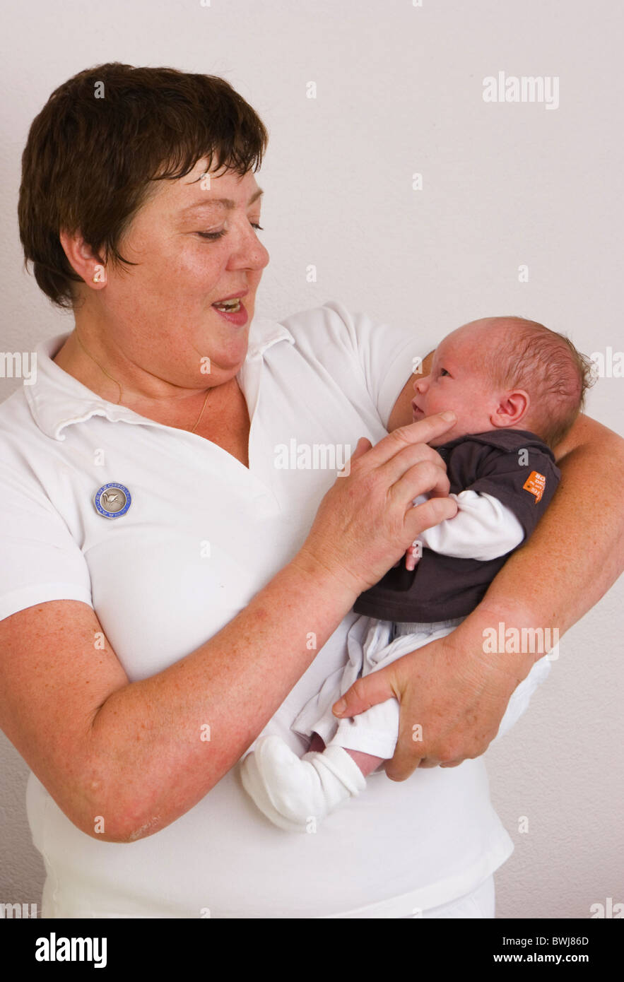 Newborn cuddle hi-res stock photography and images - Alamy