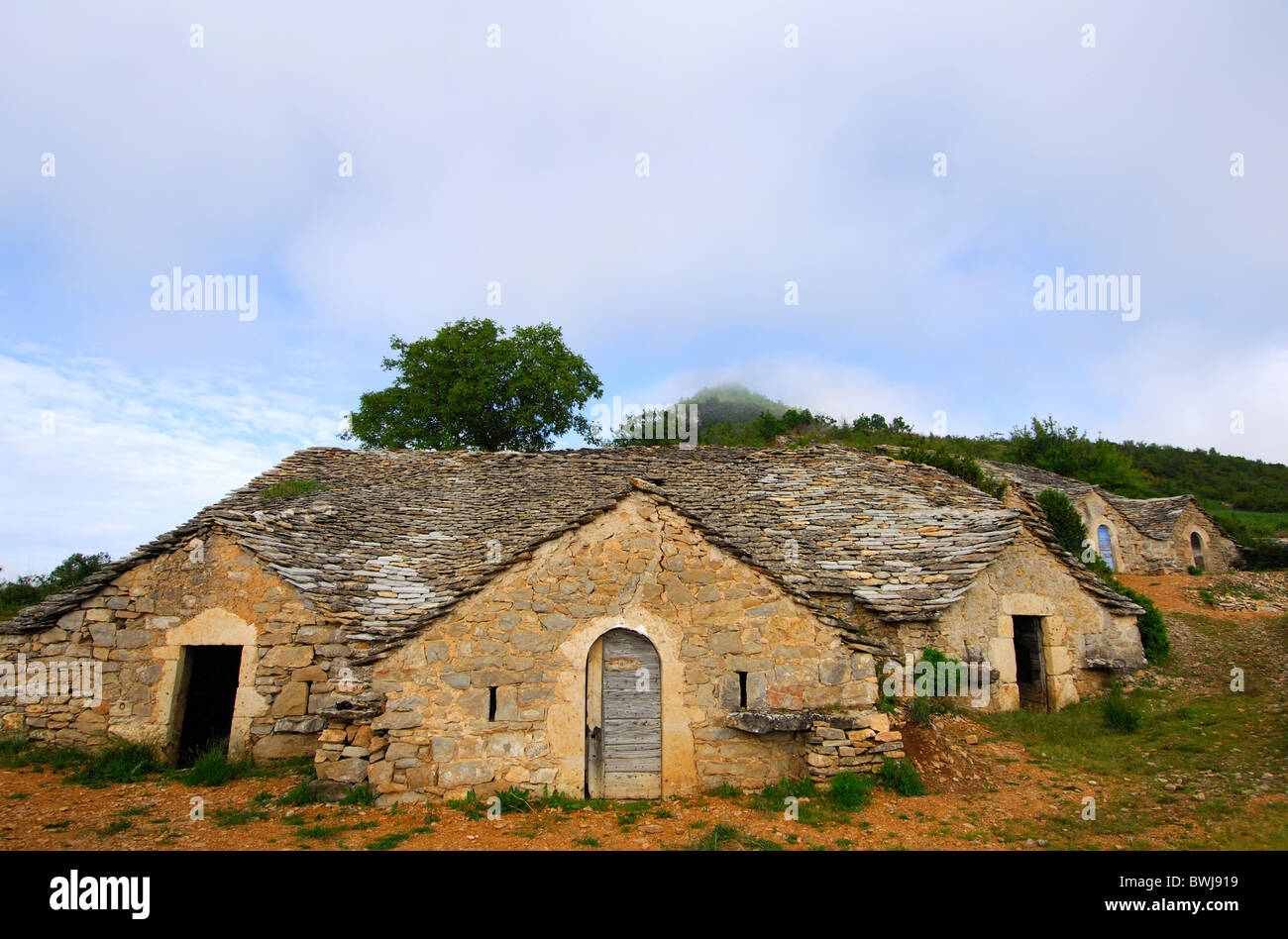 Natural stone roof cellars aveyron hi-res stock photography and images ...
