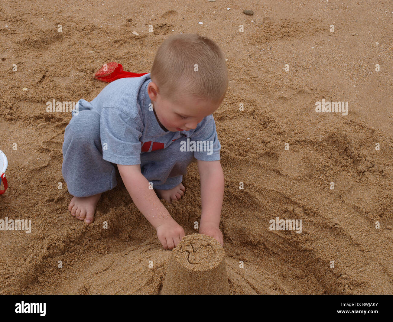 child playing in the sand Stock Photo - Alamy