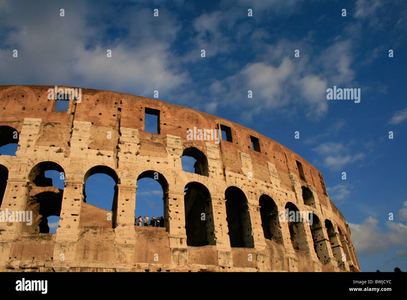 people in the colosseum amphitheatre wall facade, rome Stock Photo - Alamy