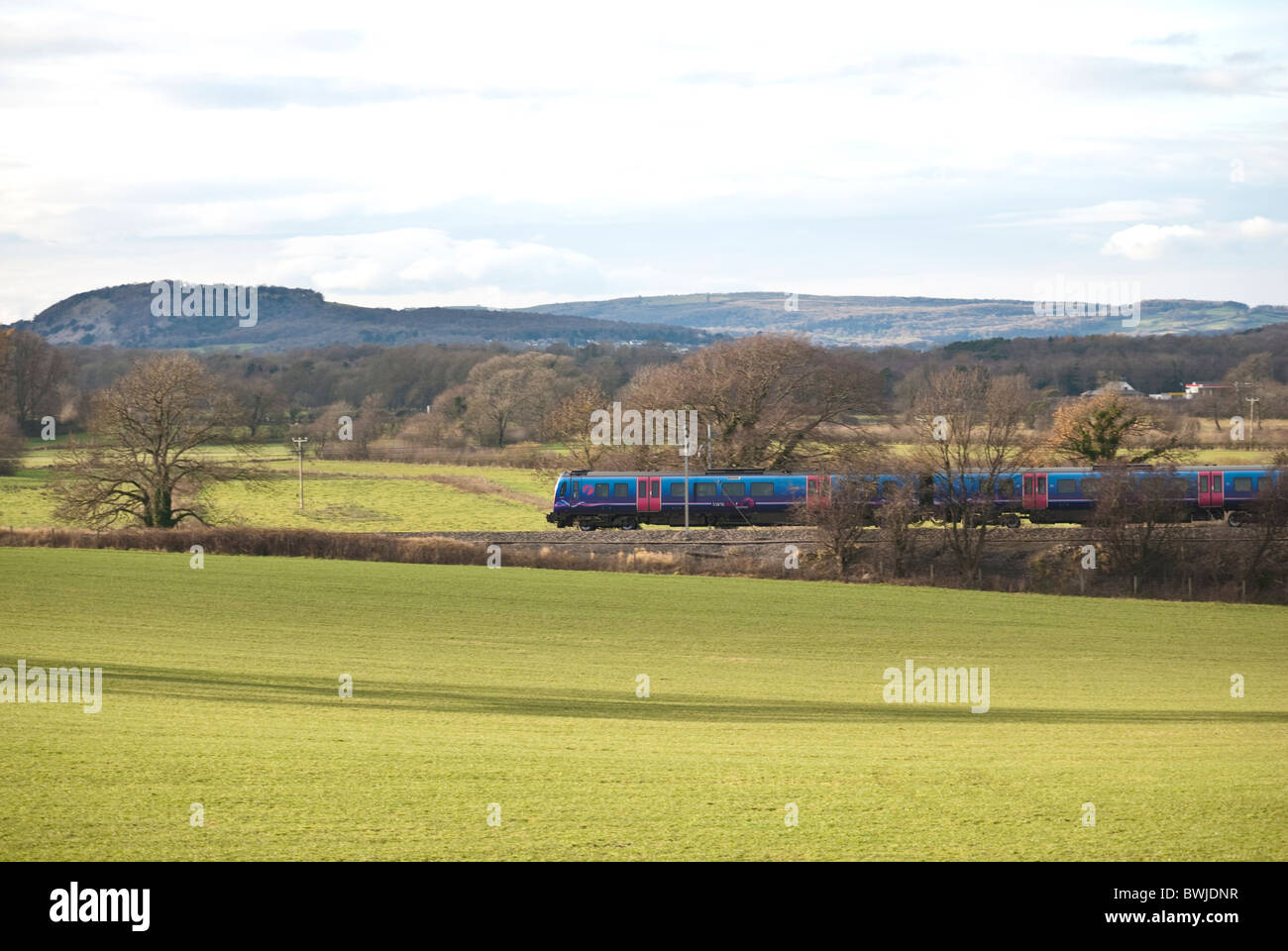 train in countryside Stock Photo - Alamy