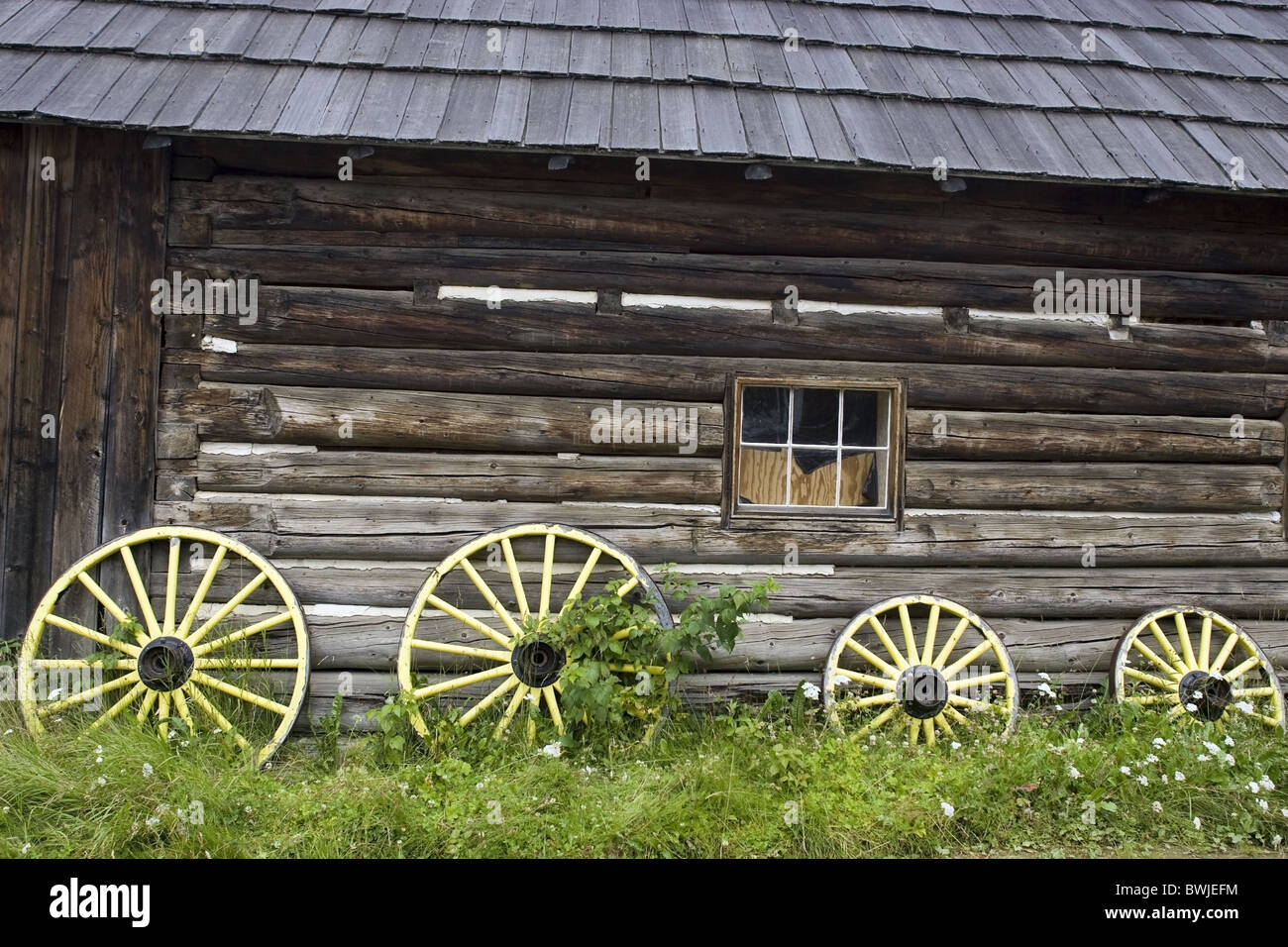 Log wheels hi-res stock photography and images - Alamy