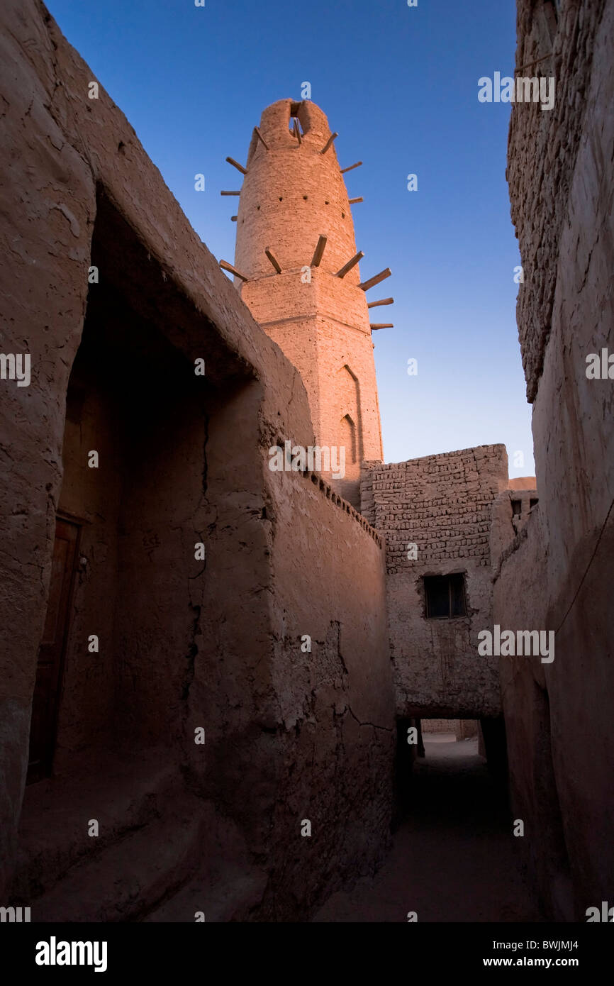 The medieval/Ottoman town of Al Qasr, Dakhla Oasis, Egypt Stock Photo ...