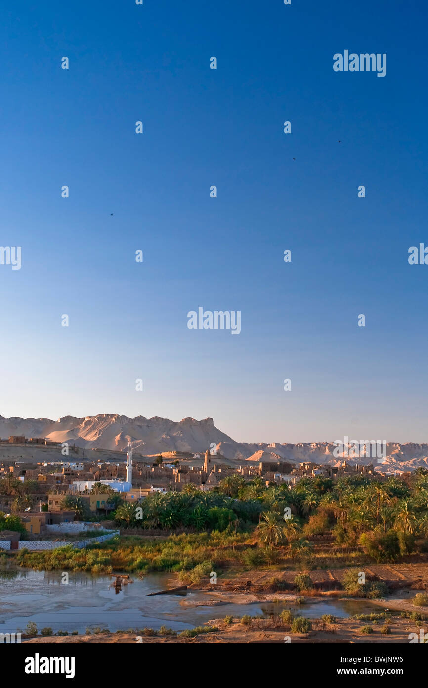 The medieval/Ottoman town of Al Qasr, Dakhla Oasis, Egypt Stock Photo ...