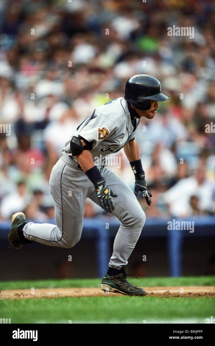 Ichiro suzuki seattle 2001 hi-res stock photography and images - Alamy