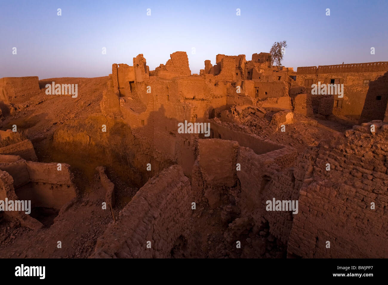 Old City of Mut, Dakhla Oasis, Egypt Stock Photo - Alamy