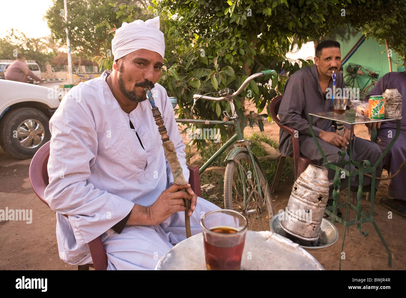 Egyptian men drinking tea hi-res stock photography and images - Alamy