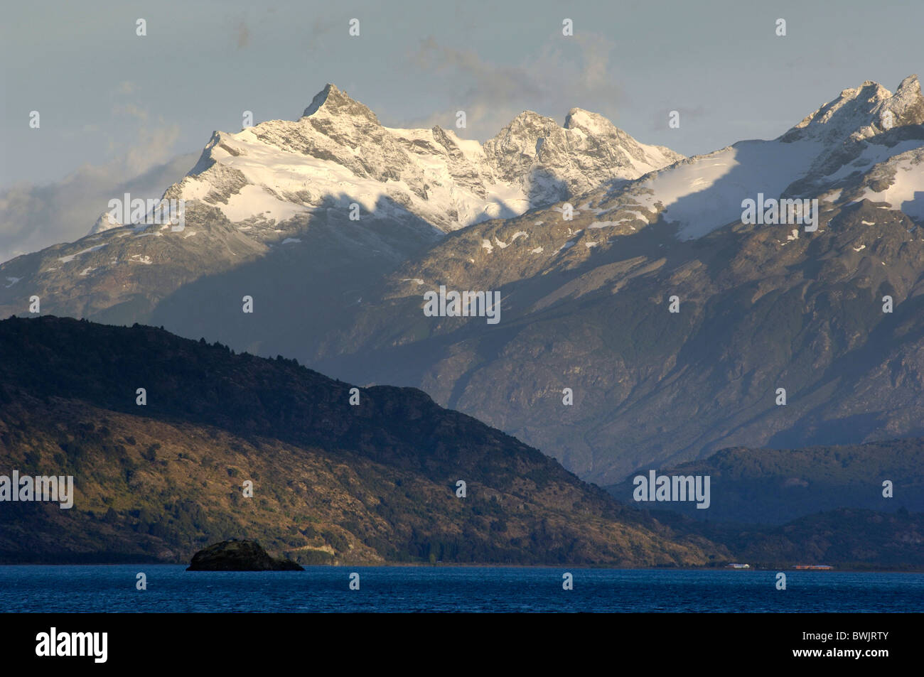 scenery lake mountains Lago general Carrera Puerto Guadal Aisen ...