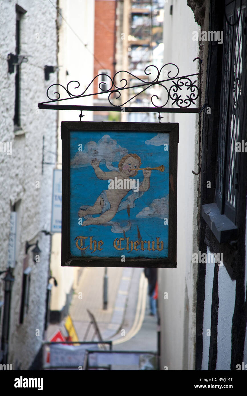 Pub dartmouth hi-res stock photography and images - Alamy