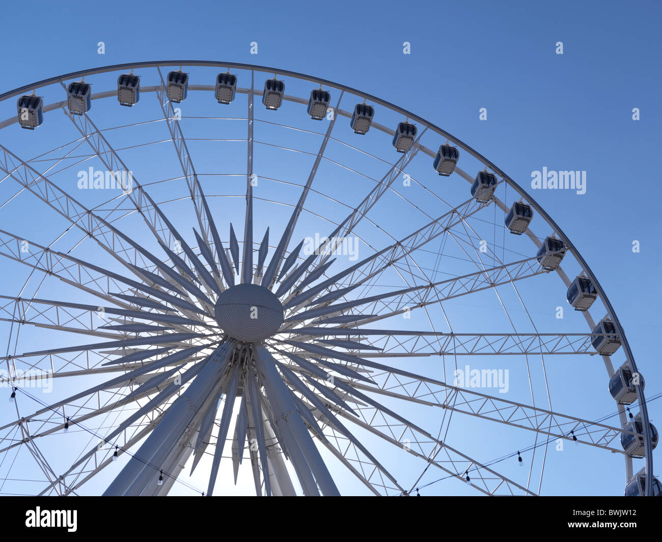 Ferris wheel behind blue sky hi-res stock photography and images - Alamy