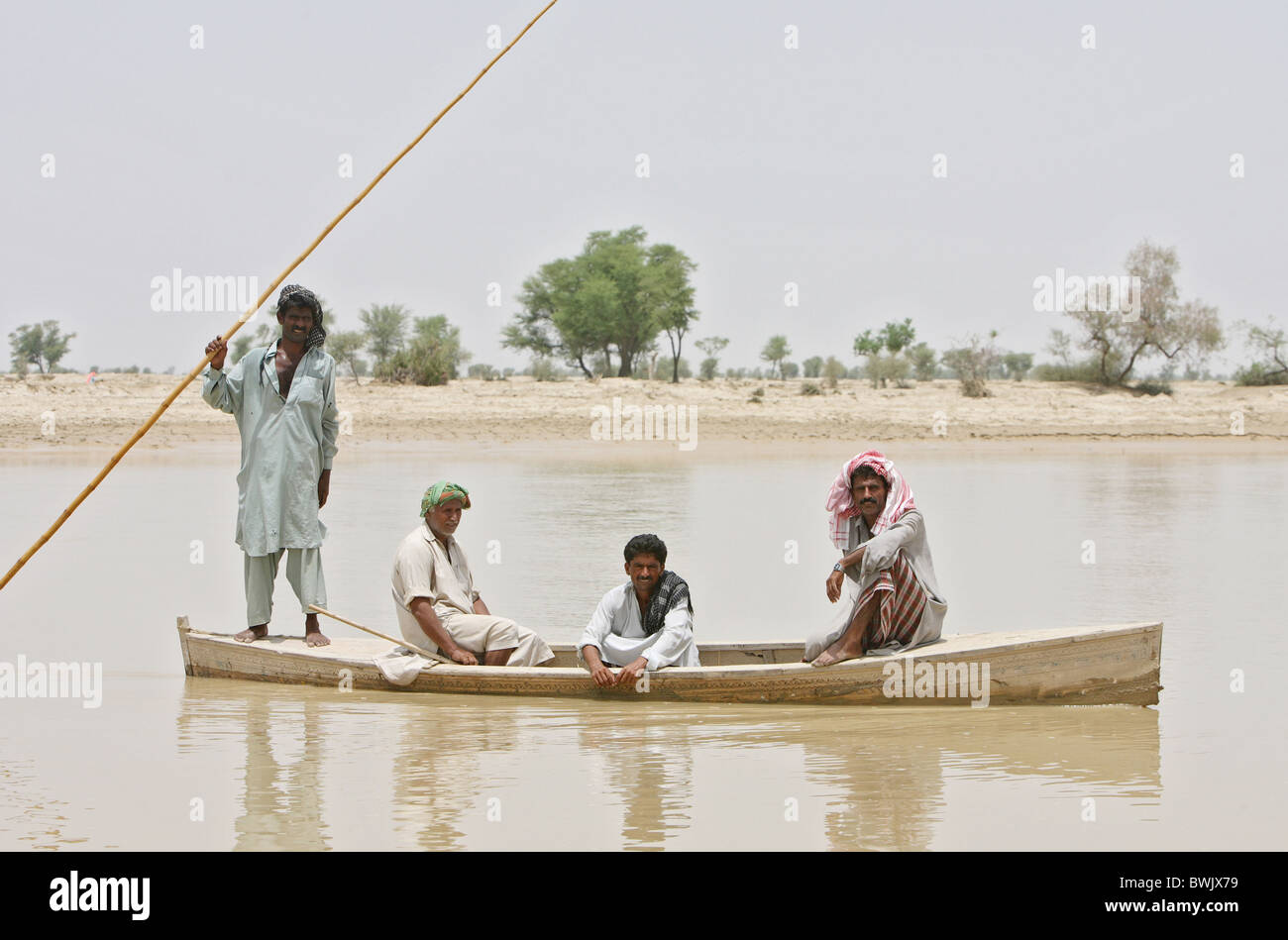 Pakistan river people boat hi-res stock photography and images - Alamy