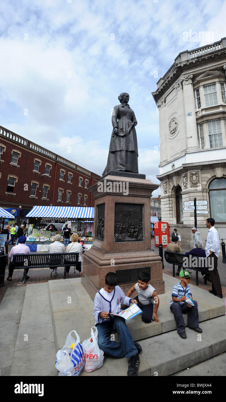 Sister dora statue hi-res stock photography and images - Alamy