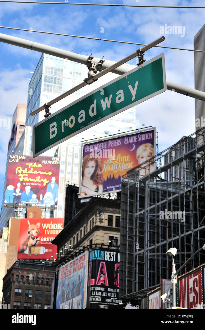 New york broadway sign hi-res stock photography and images - Alamy