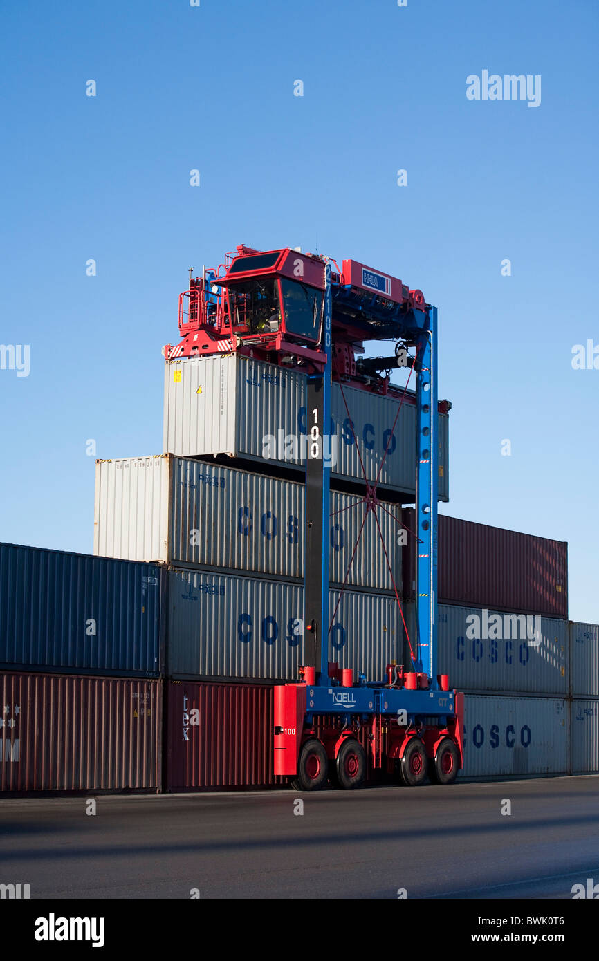 Straddle carrier hi-res stock photography and images - Alamy