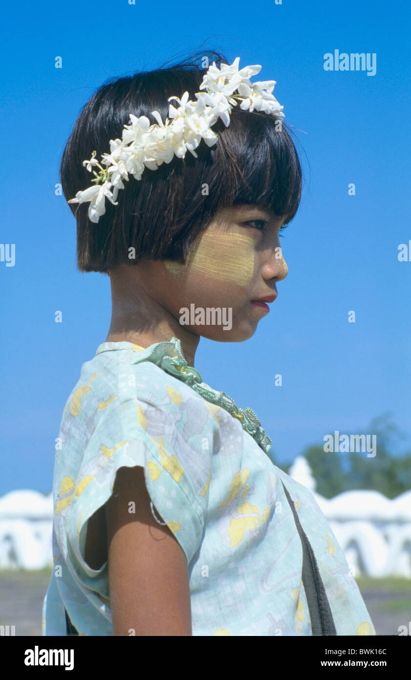 Asia Birma Myanmar Mingun portrait orphan girl tree-bark decoration ...