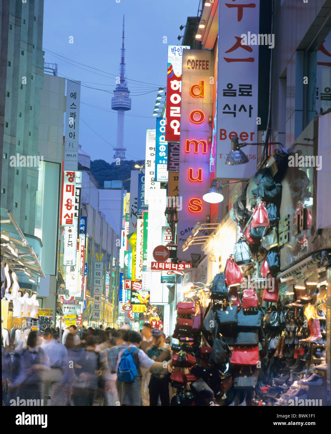 Seoul south korea street hi-res stock photography and images - Alamy