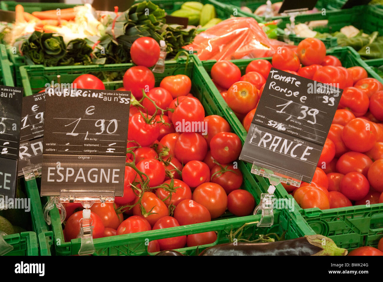 Spanish and french tomatoes for sale in a supermarket in Meaux, Ile de ...