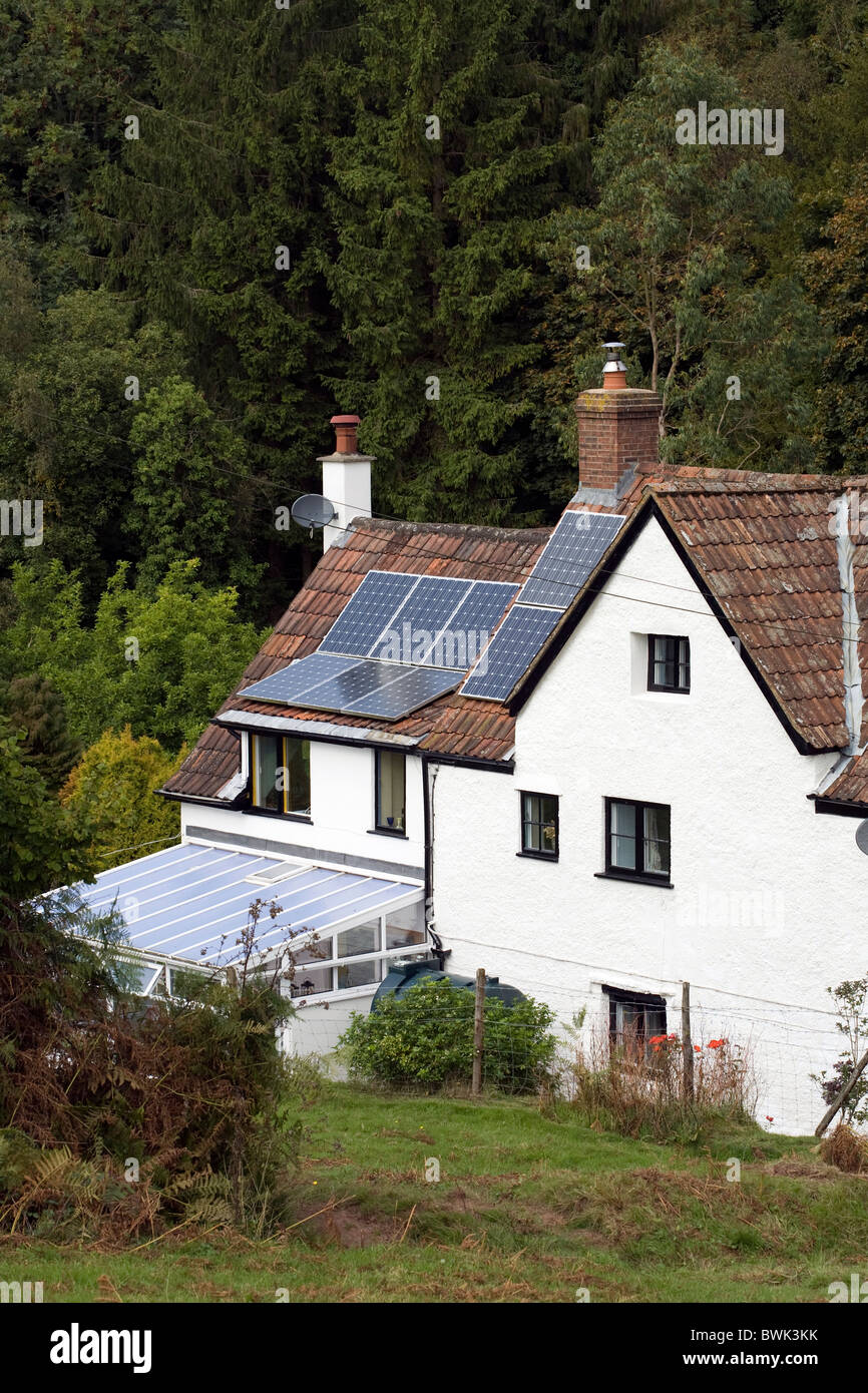 Solar panels cottage hi-res stock photography and images - Alamy