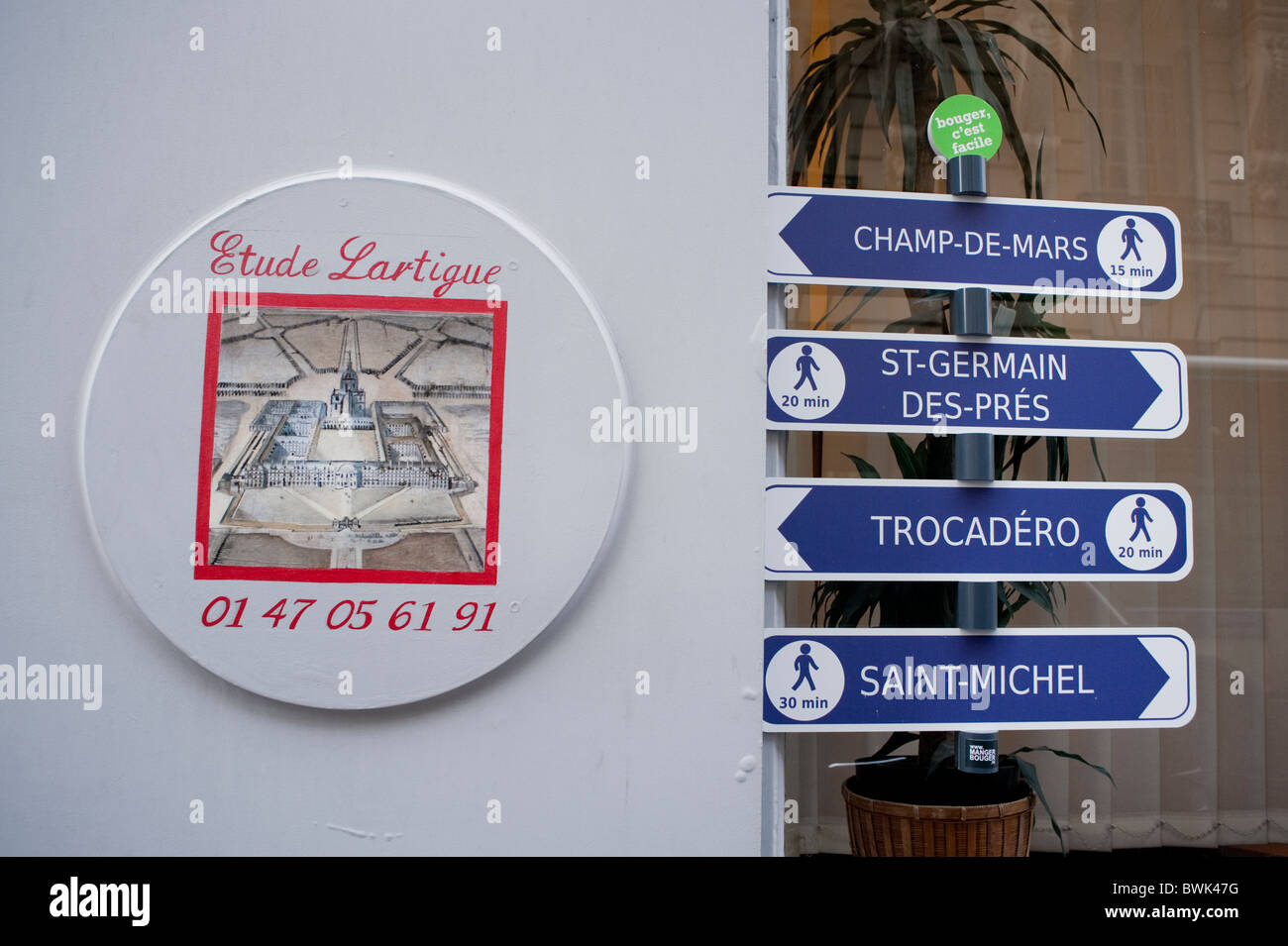 Paris, France, Tourist Directional Signs, on Street Stock Photo - Alamy