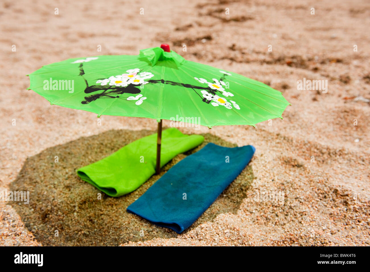 Tropical parasol with towels at the beach Stock Photo - Alamy