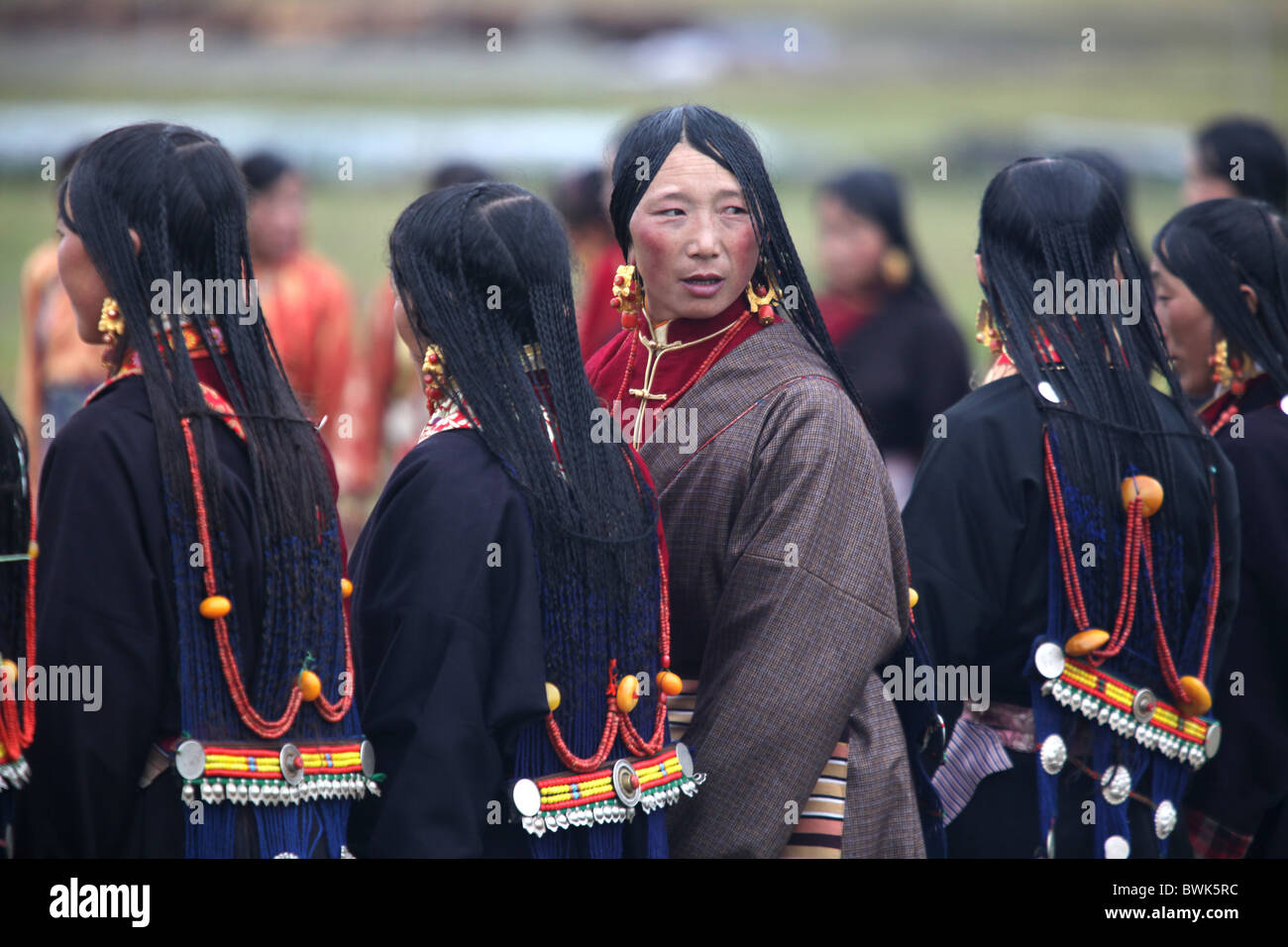 Traditionally dressed women hi-res stock photography and images - Alamy