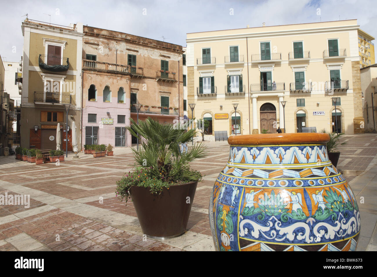 View at ceramic vase and houses at square Piazza Duomo, in Sciacca ...