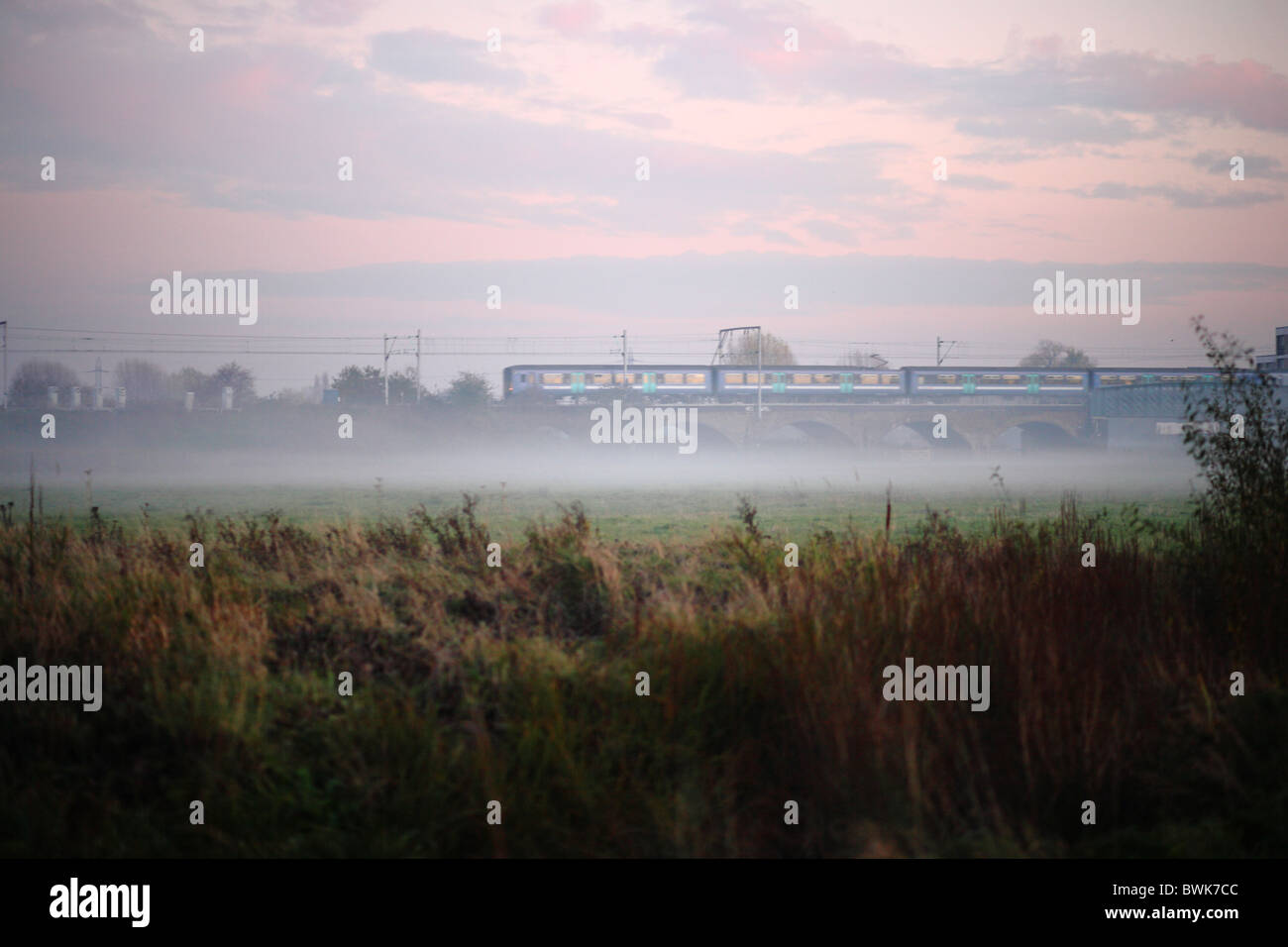 Mist park hi-res stock photography and images - Alamy
