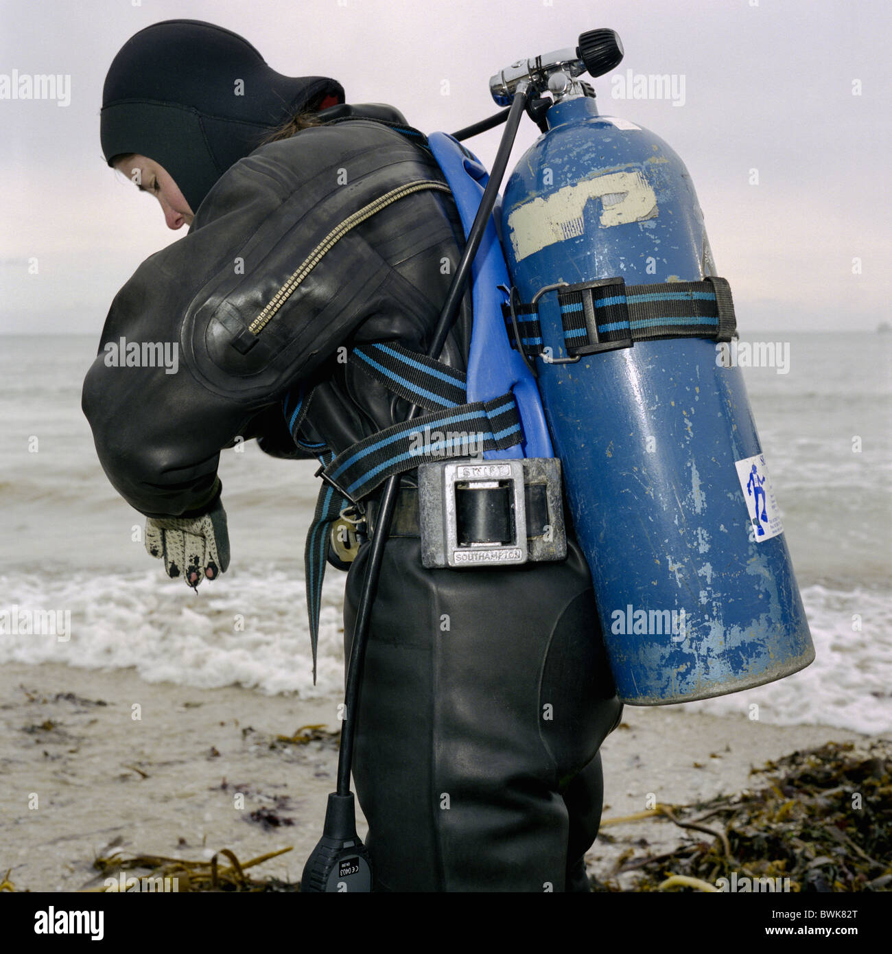 women getting into diving gear on a Cornish beach Stock Photo - Alamy