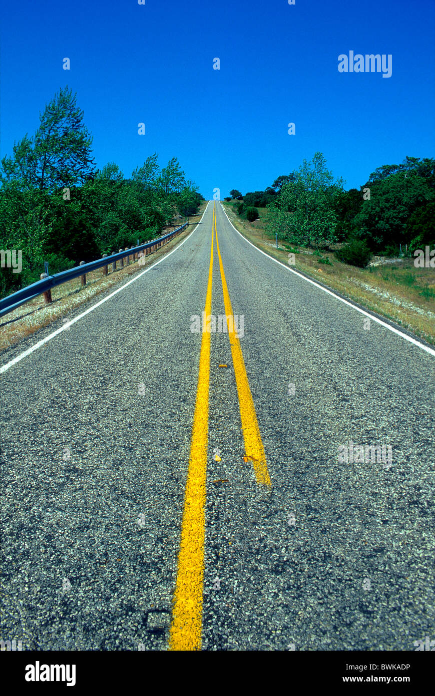 Middle of the road hi-res stock photography and images - Alamy