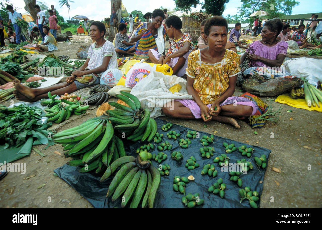 Papua New Guinea Madang market bananas fruits people Stock Photo - Alamy