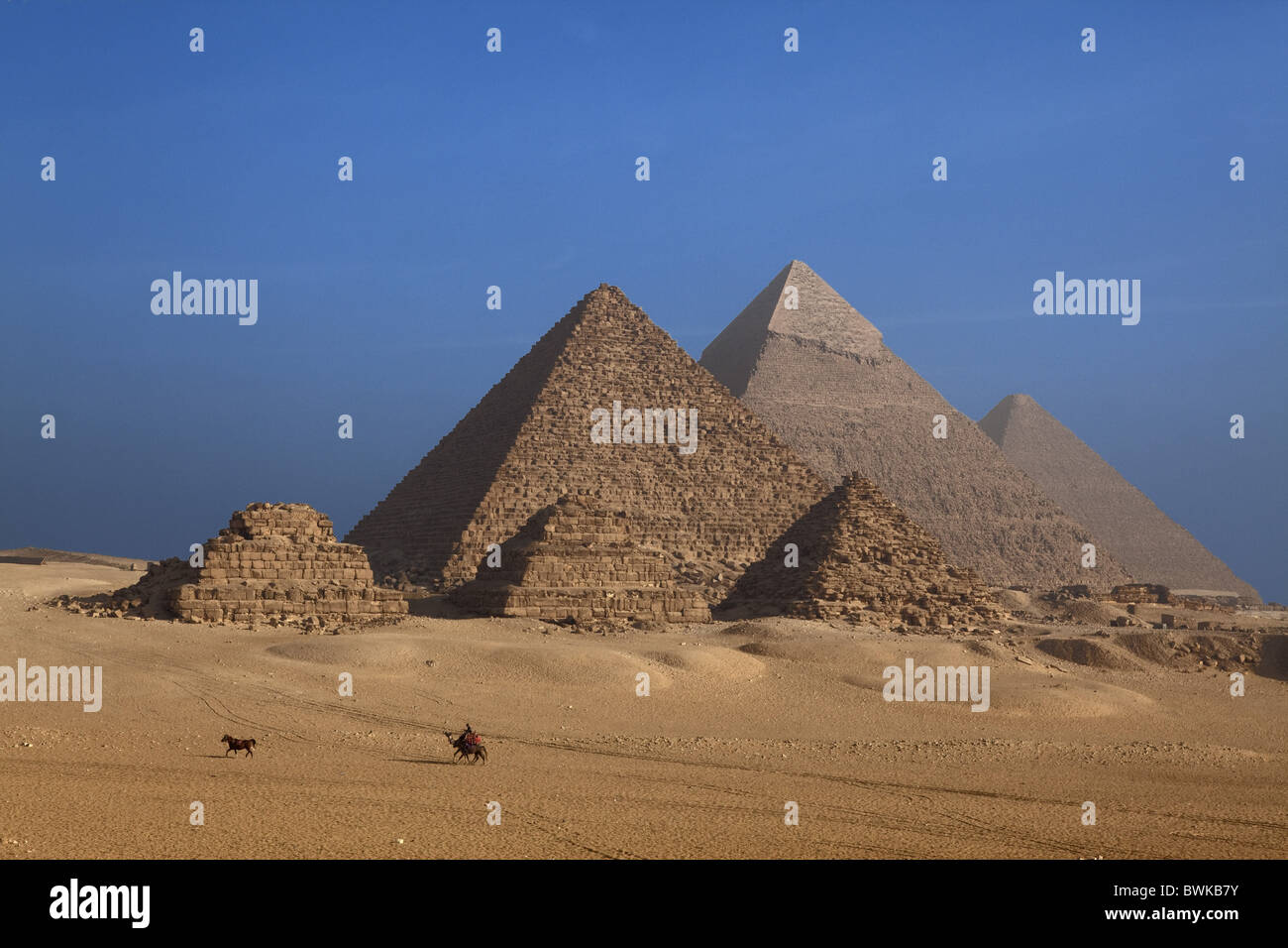 Pyramids of the Queens in the front and the pyramids of Menkaure ...