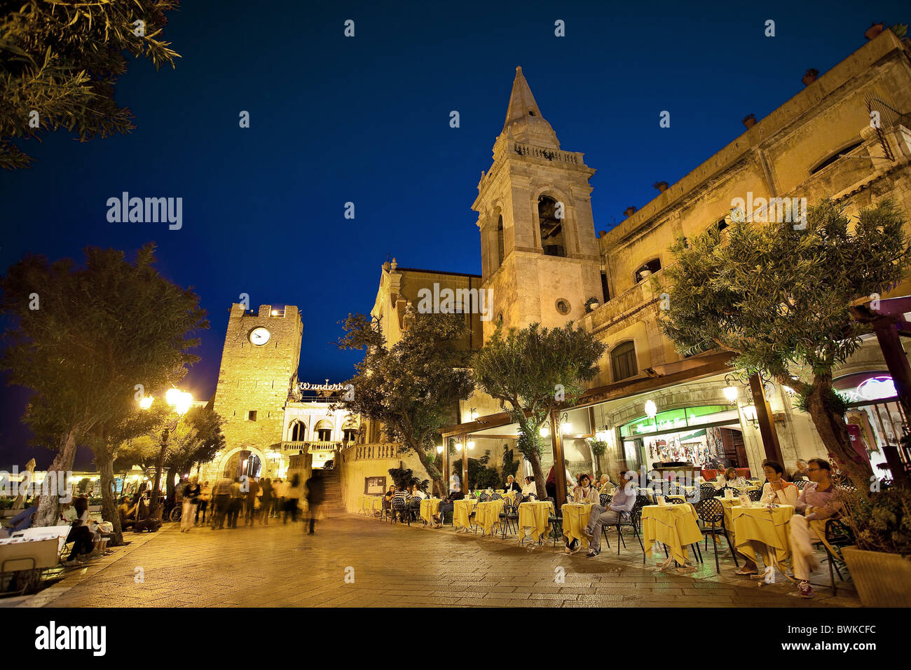 Main square, Piazza IX. Aprile, Taormina, Sicily, Italy Stock Photo - Alamy