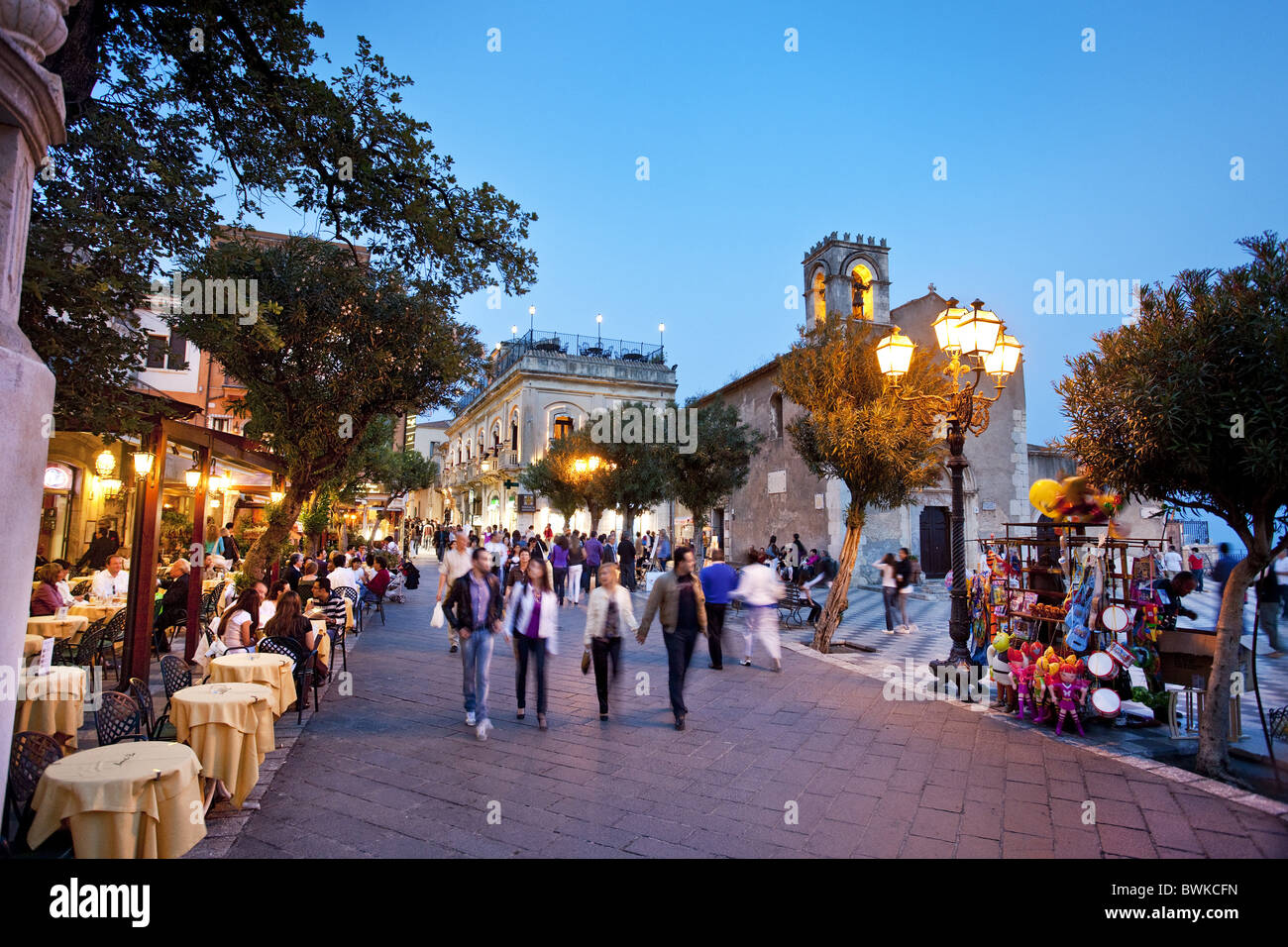 Main square, Piazza IX. Aprile, Taormina, Sicily, Italy Stock Photo - Alamy