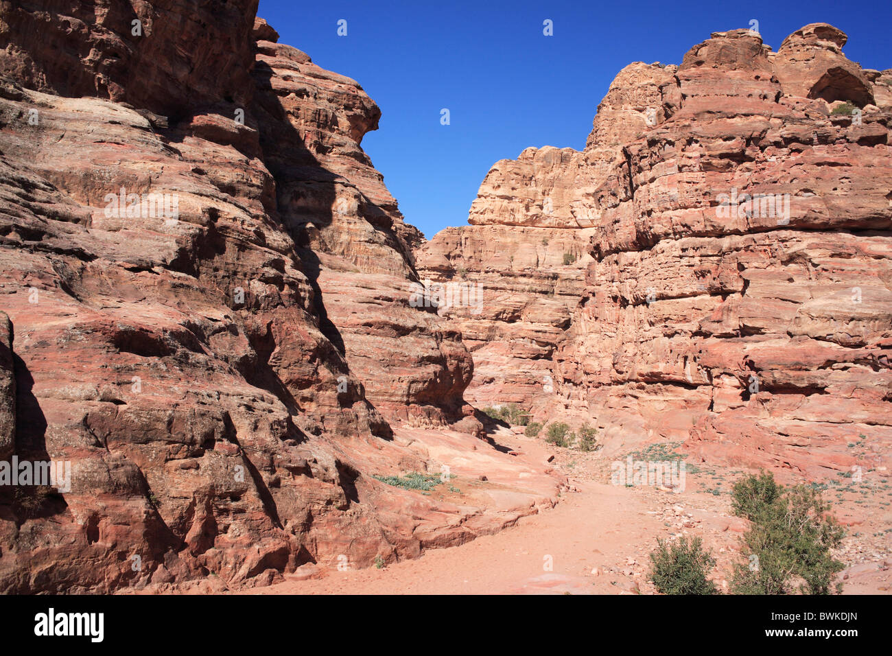 Petra gulch rock cliff cliff walls reddish desert scenery Jordan Middle ...