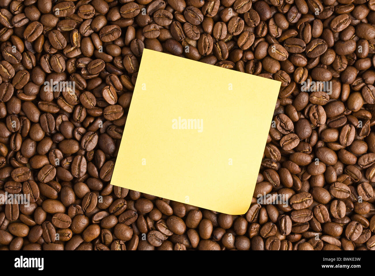 the yellow note paper on coffee beans background Stock Photo - Alamy