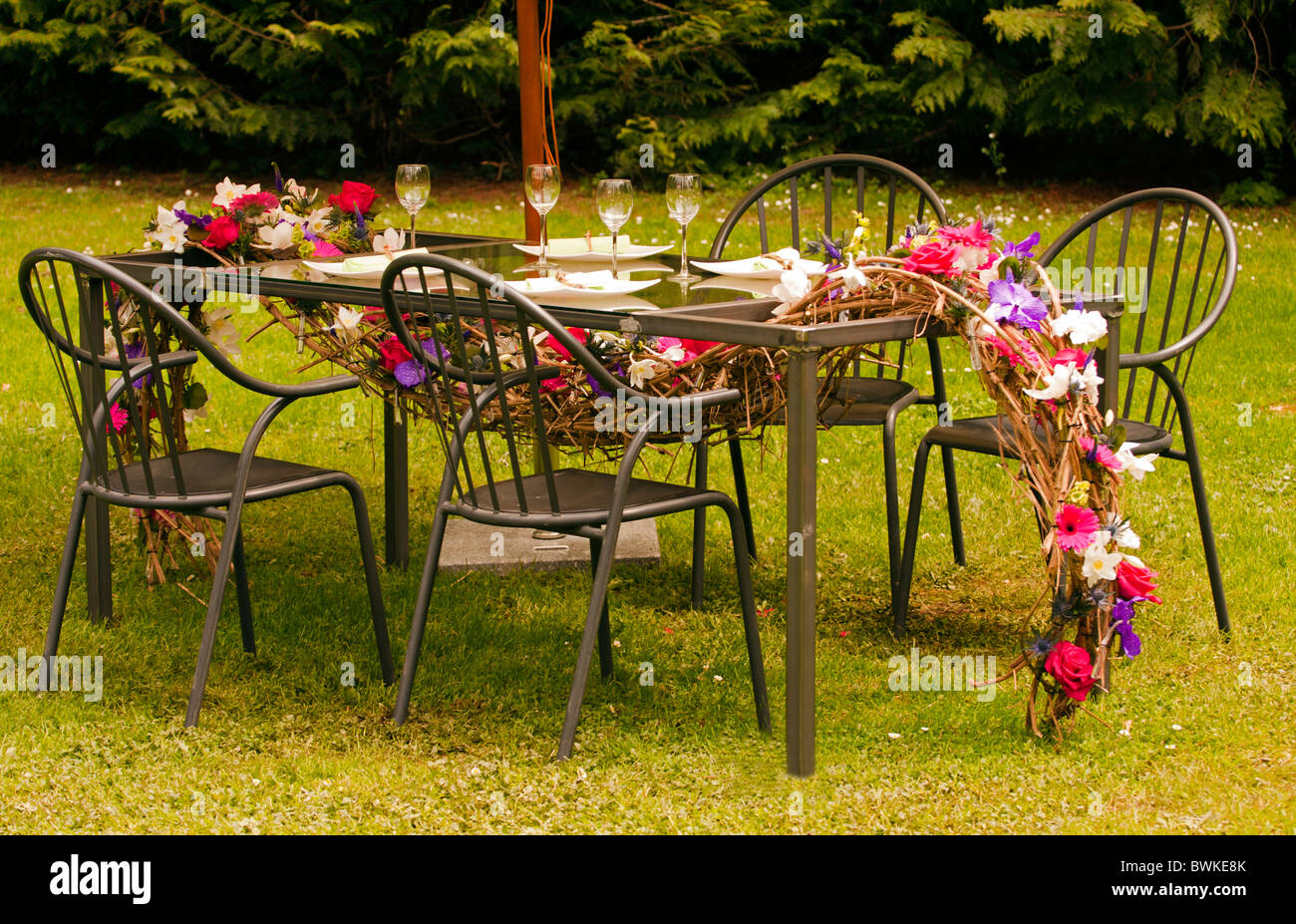 Table and chairs setup outside in the garden Stock Photo - Alamy