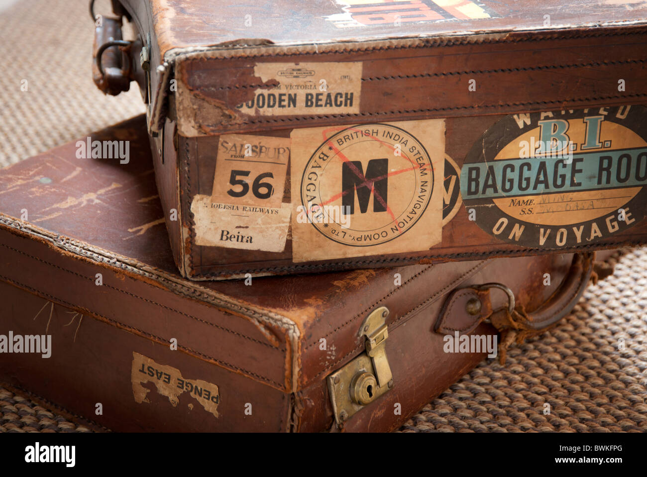 Old suitcase label hi-res stock photography and images - Alamy