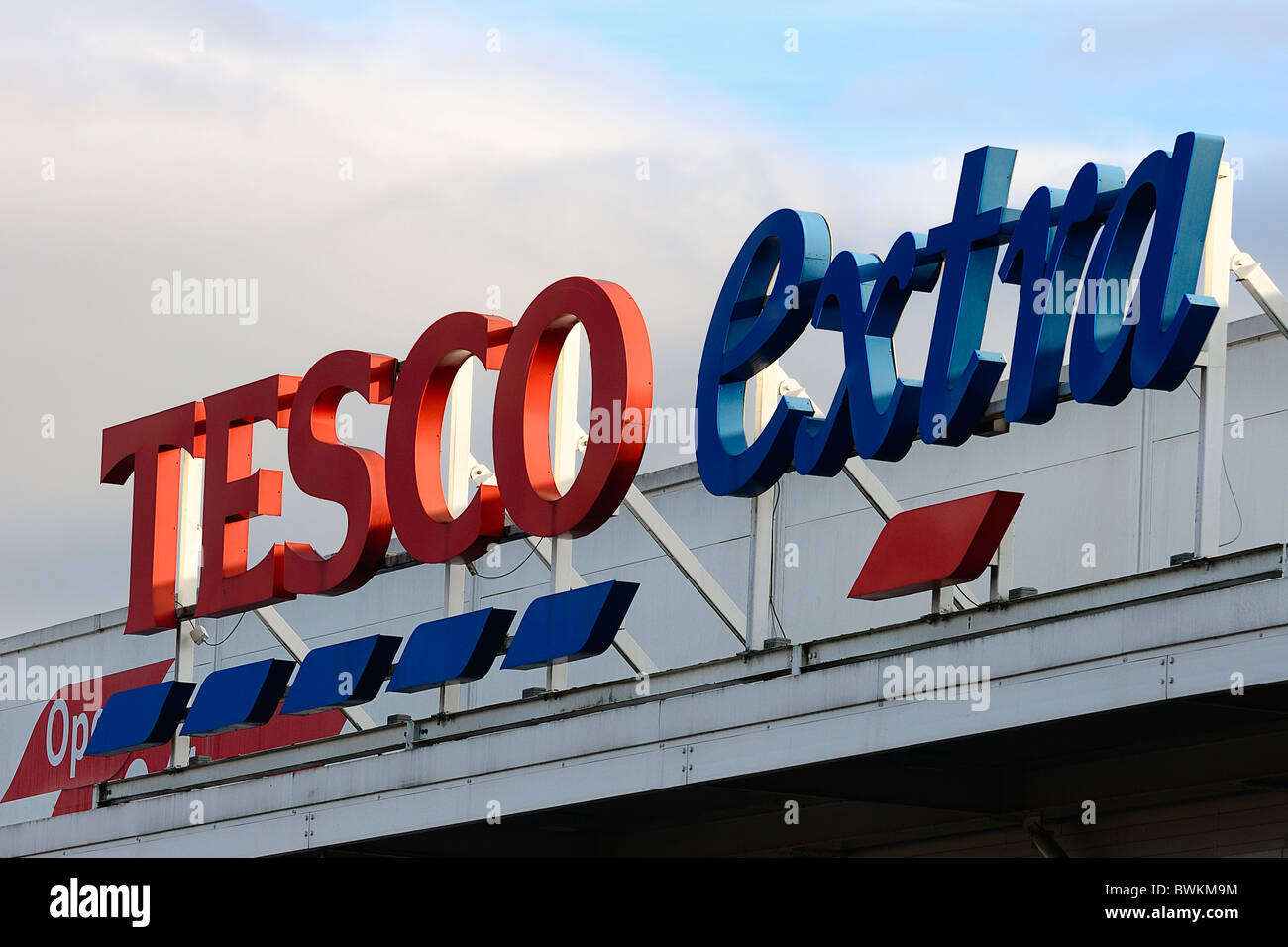 Tesco signage hi-res stock photography and images - Alamy