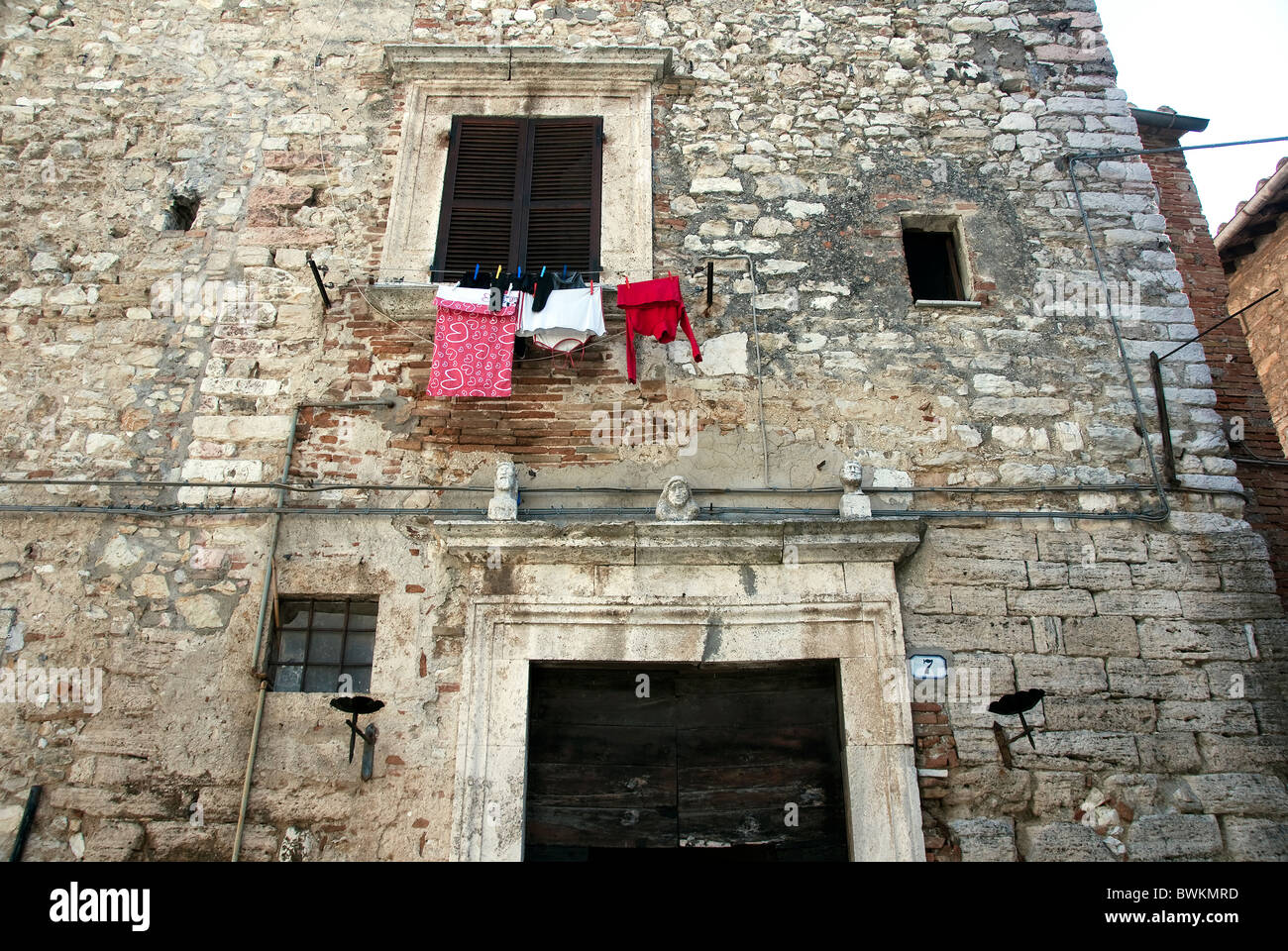 Washing line ancient building hi-res stock photography and images - Alamy